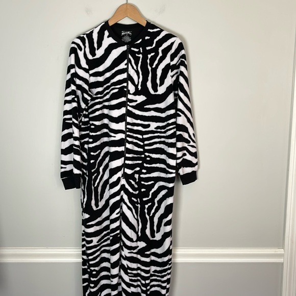 Nick & Nora | Intimates & Sleepwear | Nick Nora Small Fleece Zebra ...